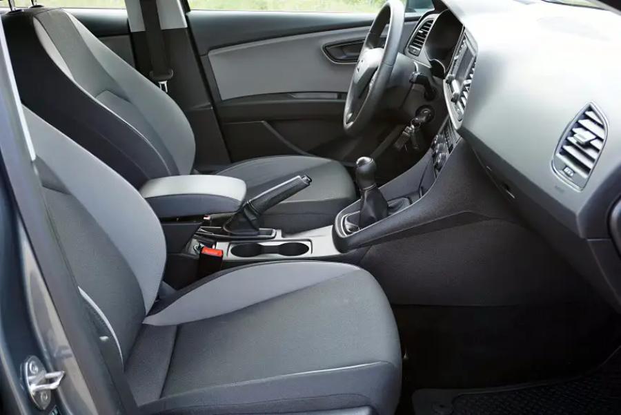Grey SEAT Leon 2015 in Riga, with an engine capacity of 1.60 L and mileage of 208 thousand km for 8300 €, photo 17 on AUTOMOTO.COM.LV