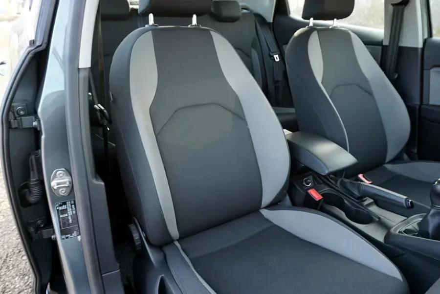 Grey SEAT Leon 2015 in Riga, with an engine capacity of 1.60 L and mileage of 208 thousand km for 8300 €, photo 18 on AUTOMOTO.COM.LV