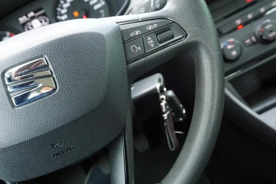 Grey SEAT Leon 2015 in Riga, with an engine capacity of 1.60 L and mileage of 208 thousand km for 8300 €, photo 28 on AUTOMOTO.COM.LV