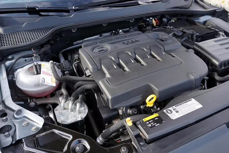 Grey SEAT Leon 2015 in Riga, with an engine capacity of 1.60 L and mileage of 208 thousand km for 8300 €, photo 35 on AUTOMOTO.COM.LV
