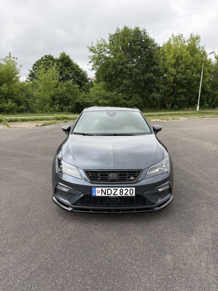 Grey SEAT Leon 2020 in Vilnius, with an engine capacity of 1.50 L and mileage of 171 thousand km for 13400 €, photo 1 on AUTOMOTO.COM.LV