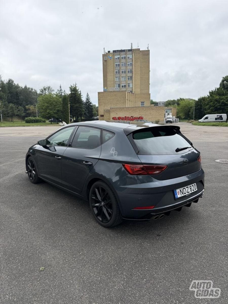 Grey SEAT Leon 2020 in Vilnius, with an engine capacity of 1.50 L and mileage of 171 thousand km for 13400 €, photo 5 on AUTOMOTO.COM.LV