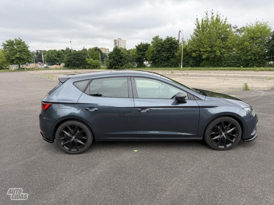 Grey SEAT Leon 2020 in Vilnius, with an engine capacity of 1.50 L and mileage of 171 thousand km for 13400 €, photo 8 on AUTOMOTO.COM.LV