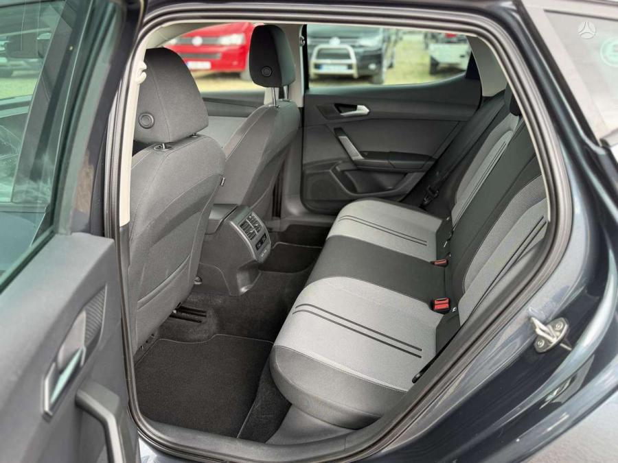 Grey SEAT Leon 2021 in Siauliai, with an engine capacity of 1.00 L and mileage of 82 thousand km for 12500 €, photo 12 on AUTOMOTO.COM.LV