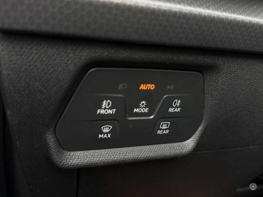 Grey SEAT Leon 2021 in Siauliai, with an engine capacity of 1.00 L and mileage of 82 thousand km for 12500 €, photo 21 on AUTOMOTO.COM.LV