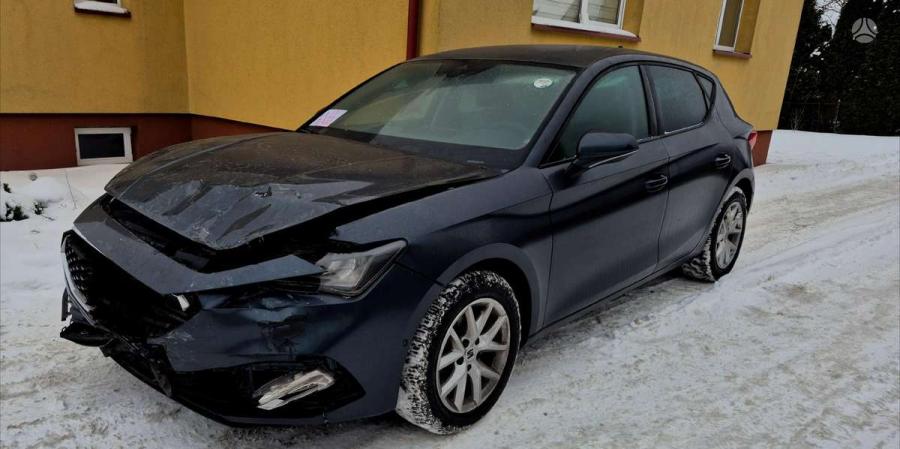 Pelēks SEAT Leon 2023 Tauragė, ar dzinēja tilpumu 1.00 L un nobraukumu 37 tūkst. km par 9100 €, foto 3 vietnē AUTOMOTO.COM.LV