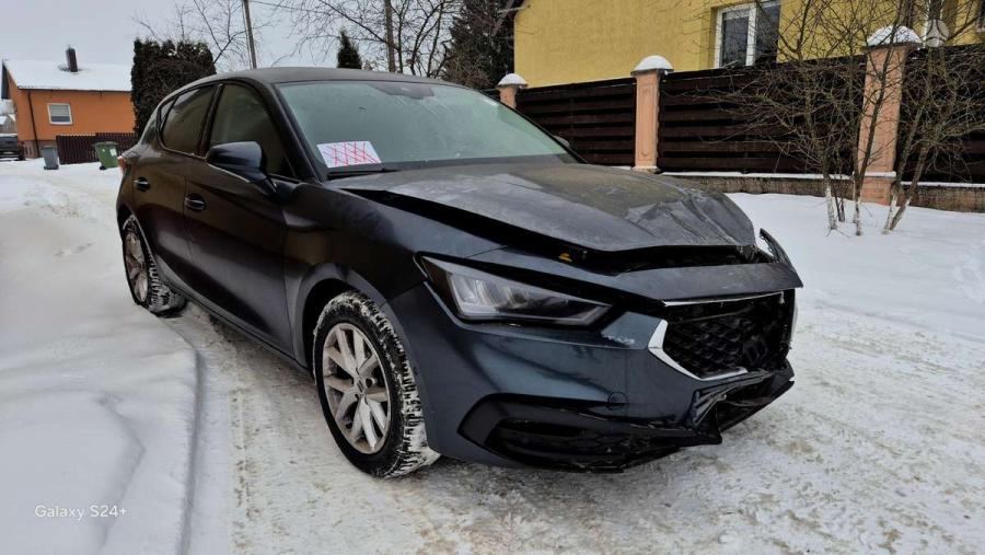 Pelēks SEAT Leon 2023 Tauragė, ar dzinēja tilpumu 1.00 L un nobraukumu 37 tūkst. km par 9100 €, foto 4 vietnē AUTOMOTO.COM.LV