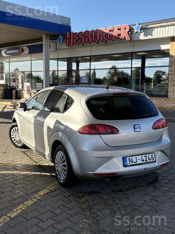 SEAT Leon 2005 Kuldīga vietnē Pelēks SEAT Leon 2005 Kuldīga, ar dzinēja tilpumu 2.00 L un nobraukumu 0 tūkst. km par 1700 €, foto 9 vietnē AUTOMOTO.COM.LV