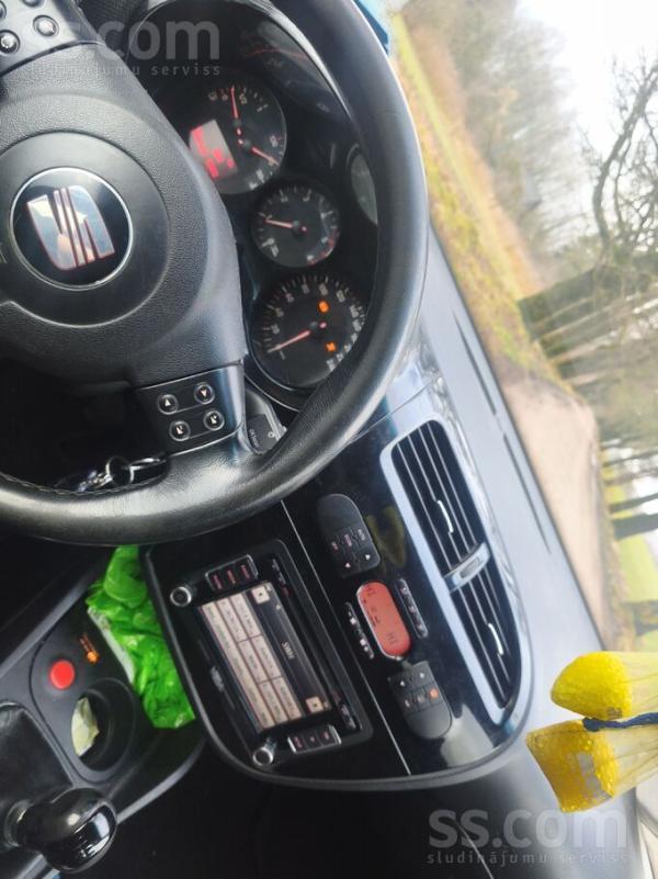Pelēks SEAT Leon 2005 Kuldīga, ar dzinēja tilpumu 2.00 L un nobraukumu 401 tūkst. km par 750 €, foto 8 vietnē AUTOMOTO.COM.LV