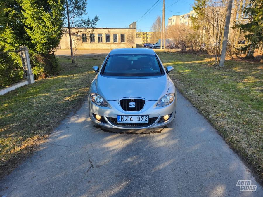 Grey SEAT Leon 2007 in Mazeikiai, with an engine capacity of 2.00 L and mileage of 312 thousand km for 1500 €, photo 1 on AUTOMOTO.COM.LV