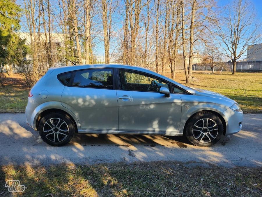 Grey SEAT Leon 2007 in Mazeikiai, with an engine capacity of 2.00 L and mileage of 312 thousand km for 1500 €, photo 4 on AUTOMOTO.COM.LV