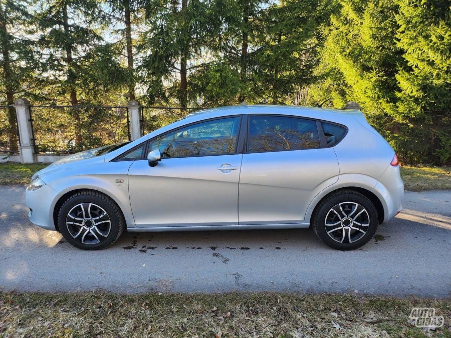 Grey SEAT Leon 2007 in Mazeikiai, with an engine capacity of 2.00 L and mileage of 312 thousand km for 1500 €, photo 5 on AUTOMOTO.COM.LV