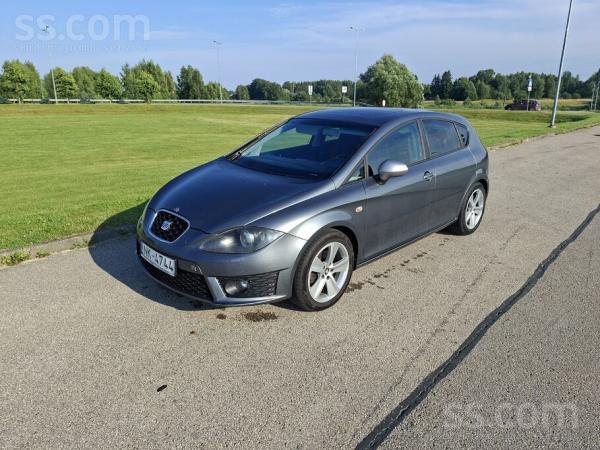 Pelēks SEAT Leon 2012 Ogre, ar dzinēja tilpumu 2.00 L un nobraukumu 275 tūkst. km par 4650 €, foto 1 vietnē AUTOMOTO.COM.LV