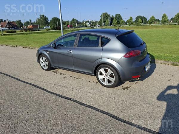 Pelēks SEAT Leon 2012 Ogre, ar dzinēja tilpumu 2.00 L un nobraukumu 275 tūkst. km par 4650 €, foto 2 vietnē AUTOMOTO.COM.LV
