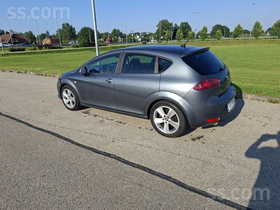 Pelēks SEAT Leon 2012 Ogre, ar dzinēja tilpumu 2.00 L un nobraukumu 275 tūkst. km par 4650 €, foto 3 vietnē AUTOMOTO.COM.LV