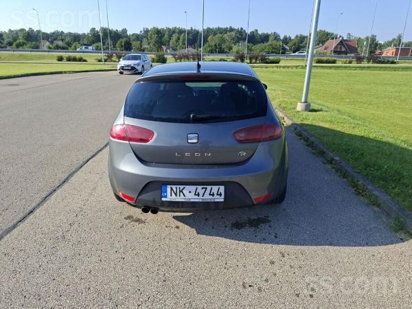 Pelēks SEAT Leon 2012 Ogre, ar dzinēja tilpumu 2.00 L un nobraukumu 275 tūkst. km par 4650 €, foto 3 vietnē AUTOMOTO.COM.LV