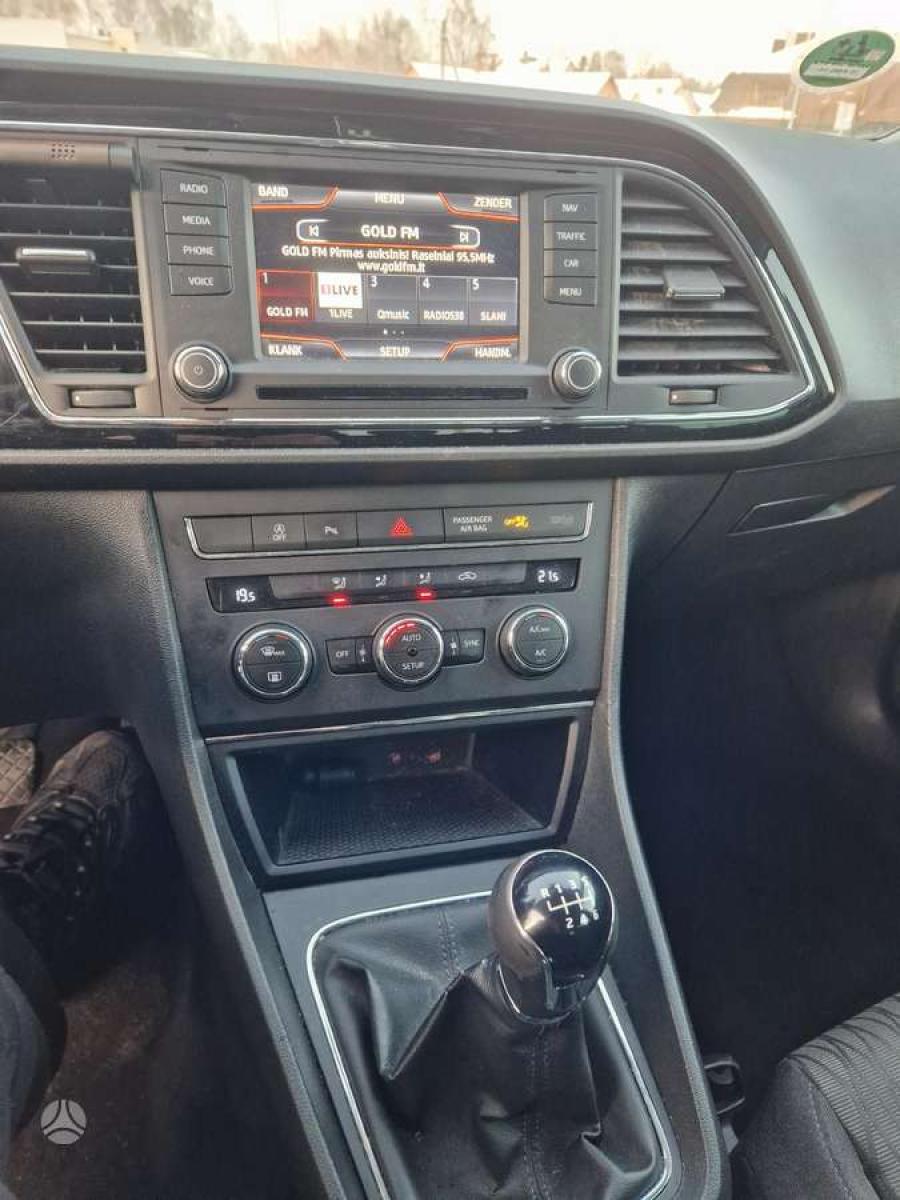 Grey SEAT Leon 2014 in Raseiniai, with an engine capacity of 1.60 L and mileage of 187 thousand km for 4850 €, photo 15 on AUTOMOTO.COM.LV