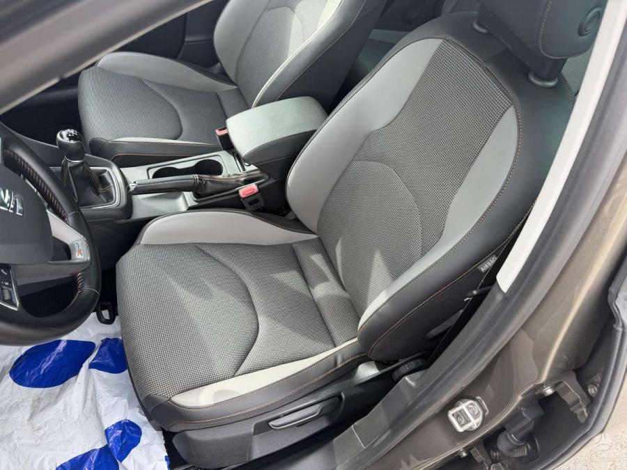 Pelēks SEAT Leon 2014 Tauragė, ar dzinēja tilpumu 1.97 L un nobraukumu 247 tūkst. km par 7300 €, foto 14 vietnē AUTOMOTO.COM.LV