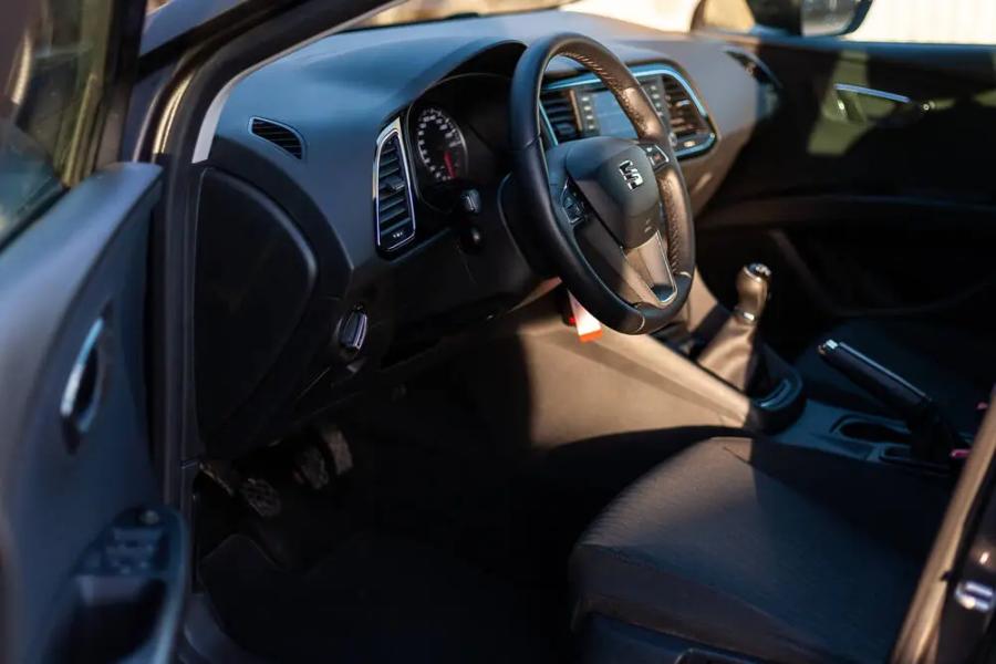 Grey SEAT Leon 2014 in Riga, with an engine capacity of 1.20 L and mileage of 211 thousand km for 7000 €, photo 14 on AUTOMOTO.COM.LV