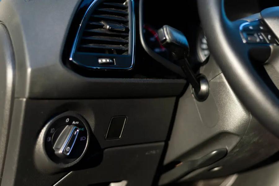 Grey SEAT Leon 2014 in Riga, with an engine capacity of 1.20 L and mileage of 211 thousand km for 7000 €, photo 16 on AUTOMOTO.COM.LV