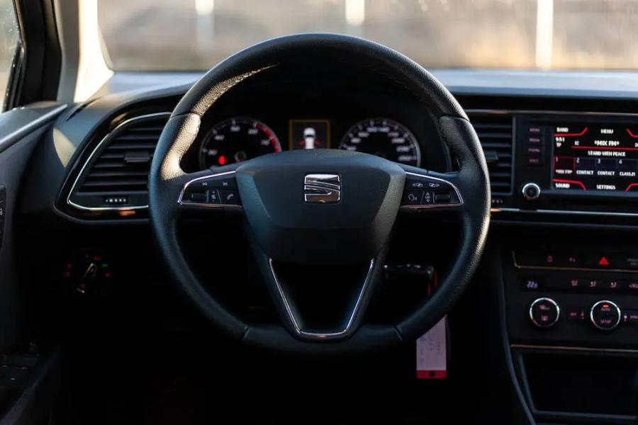 Grey SEAT Leon 2014 in Riga, with an engine capacity of 1.20 L and mileage of 211 thousand km for 7000 €, photo 21 on AUTOMOTO.COM.LV