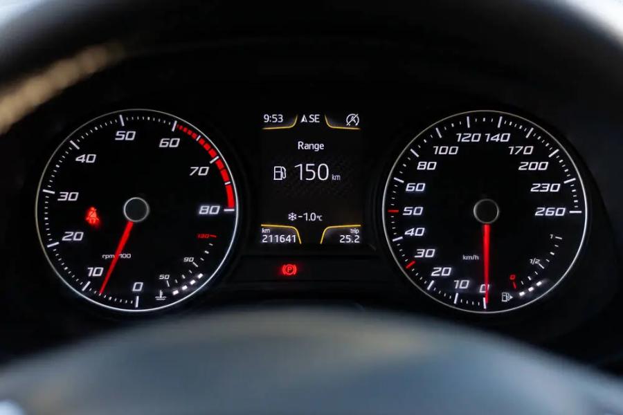 Grey SEAT Leon 2014 in Riga, with an engine capacity of 1.20 L and mileage of 211 thousand km for 7000 €, photo 23 on AUTOMOTO.COM.LV