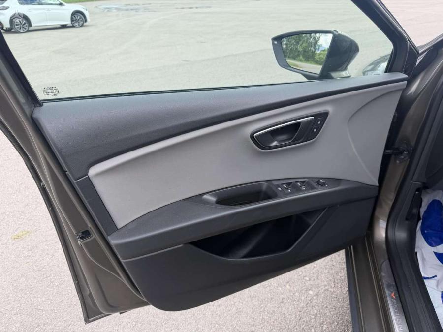 Grey SEAT Leon 2014 in Taurage, with an engine capacity of 1.97 L and mileage of 247 thousand km for 7000 €, photo 18 on AUTOMOTO.COM.LV