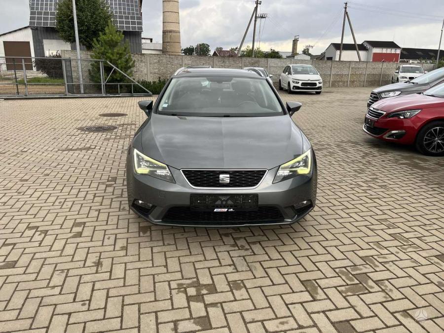Grey SEAT Leon 2015 in Taurage, with an engine capacity of 1.60 L and mileage of 228 thousand km for 4900 €, photo 3 on AUTOMOTO.COM.LV