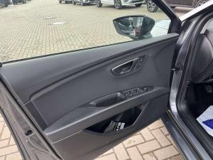Grey SEAT Leon 2015 in Taurage, with an engine capacity of 1.60 L and mileage of 228 thousand km for 4900 €, photo 15 on AUTOMOTO.COM.LV