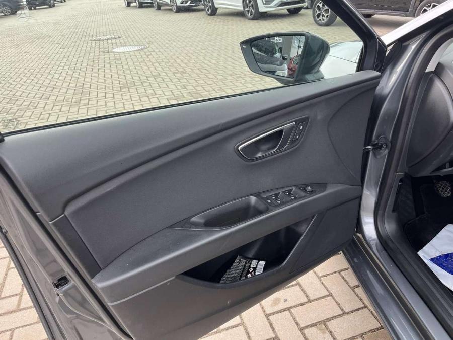 Grey SEAT Leon 2015 in Taurage, with an engine capacity of 1.60 L and mileage of 228 thousand km for 4900 €, photo 15 on AUTOMOTO.COM.LV