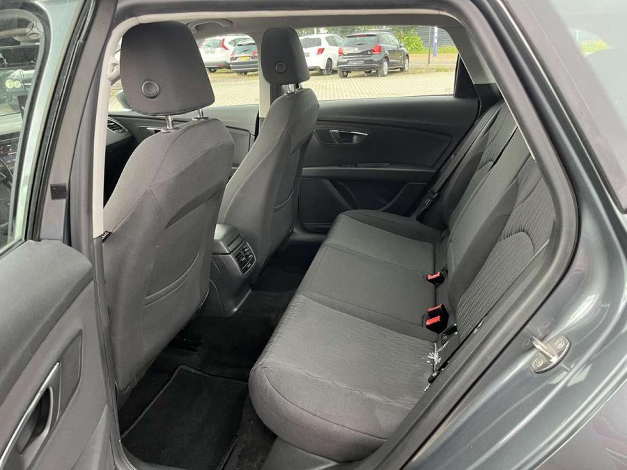 Grey SEAT Leon 2015 in Taurage, with an engine capacity of 1.60 L and mileage of 228 thousand km for 4900 €, photo 19 on AUTOMOTO.COM.LV