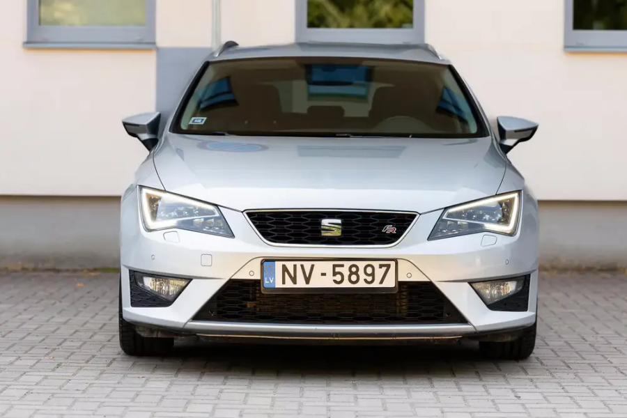 Grey SEAT Leon 2016 in Jelgava, with an engine capacity of 2.00 L and mileage of 159 thousand km for 7300 €, photo 4 on AUTOMOTO.COM.LV