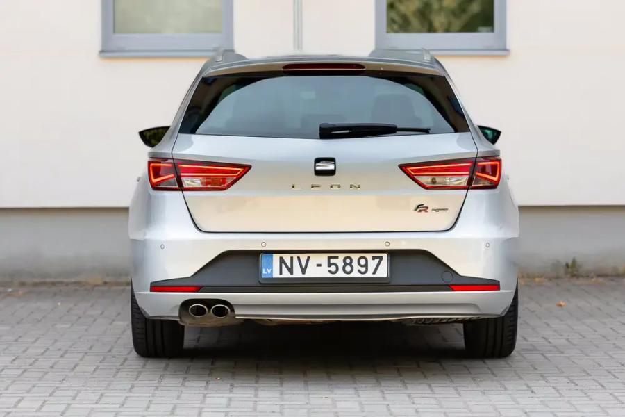Grey SEAT Leon 2016 in Jelgava, with an engine capacity of 2.00 L and mileage of 159 thousand km for 7300 €, photo 7 on AUTOMOTO.COM.LV
