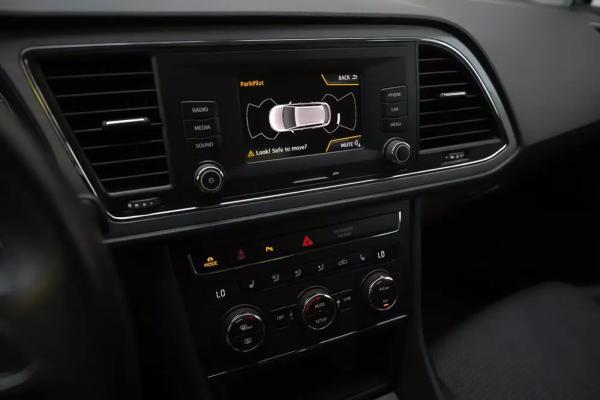 Grey SEAT Leon 2016 in Jelgava, with an engine capacity of 2.00 L and mileage of 159 thousand km for 7300 €, photo 10 on AUTOMOTO.COM.LV