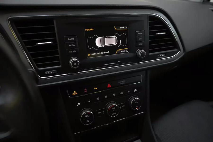 Grey SEAT Leon 2016 in Jelgava, with an engine capacity of 2.00 L and mileage of 159 thousand km for 7300 €, photo 11 on AUTOMOTO.COM.LV