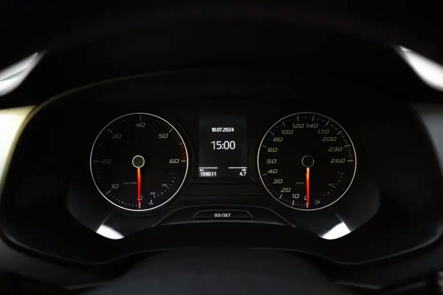 Grey SEAT Leon 2016 in Jelgava, with an engine capacity of 2.00 L and mileage of 159 thousand km for 7300 €, photo 13 on AUTOMOTO.COM.LV