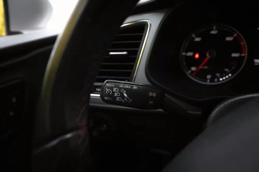 Grey SEAT Leon 2016 in Jelgava, with an engine capacity of 2.00 L and mileage of 159 thousand km for 7300 €, photo 14 on AUTOMOTO.COM.LV
