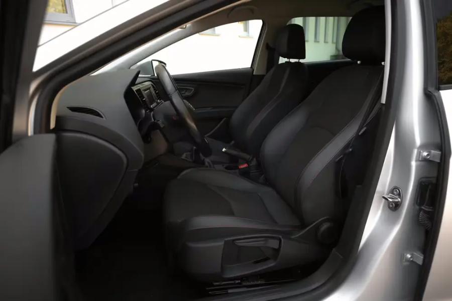 Grey SEAT Leon 2016 in Jelgava, with an engine capacity of 2.00 L and mileage of 159 thousand km for 7300 €, photo 16 on AUTOMOTO.COM.LV