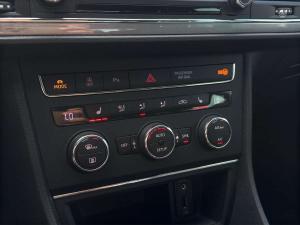 Grey SEAT Leon 2016 in Kaunas, with an engine capacity of 2.00 L and mileage of 204 thousand km for 8499 €, photo 17 on AUTOMOTO.COM.LV
