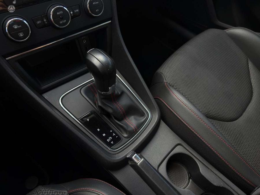 Grey SEAT Leon 2016 in Kaunas, with an engine capacity of 2.00 L and mileage of 204 thousand km for 8499 €, photo 16 on AUTOMOTO.COM.LV