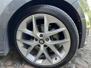 Grey SEAT Leon 2016 in Kaunas, with an engine capacity of 1.97 L and mileage of 227 thousand km for 8990 €, photo 22 on AUTOMOTO.COM.LV