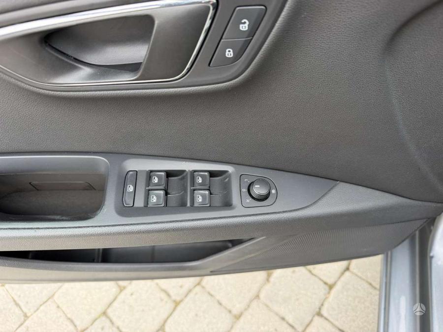 Grey SEAT Leon 2017 in Raseiniai, with an engine capacity of 1.60 L and mileage of 247 thousand km for 6900 €, photo 14 on AUTOMOTO.COM.LV