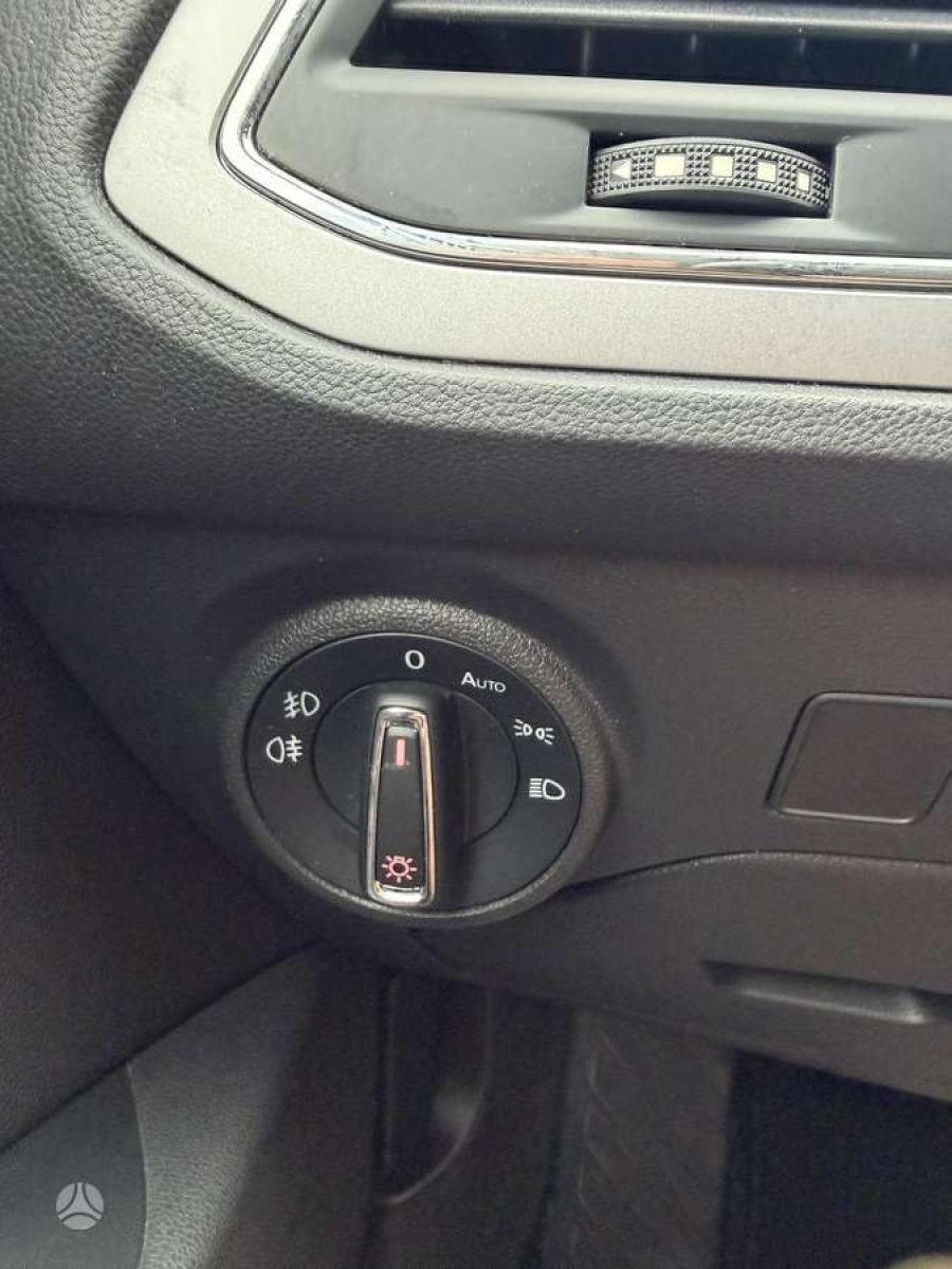 Grey SEAT Leon 2017 in Raseiniai, with an engine capacity of 1.60 L and mileage of 247 thousand km for 6900 €, photo 15 on AUTOMOTO.COM.LV
