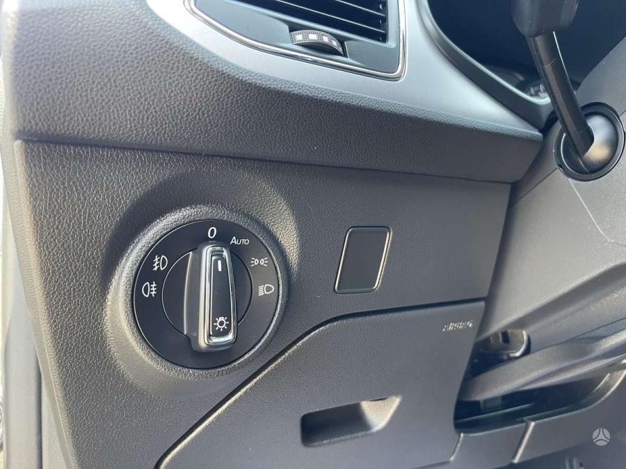 Grey SEAT Leon 2019 in Taurage, with an engine capacity of 1.60 L and mileage of 220 thousand km for 8500 €, photo 11 on AUTOMOTO.COM.LV