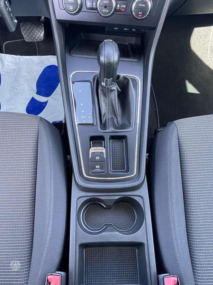 Grey SEAT Leon 2019 in Taurage, with an engine capacity of 1.60 L and mileage of 220 thousand km for 8500 €, photo 21 on AUTOMOTO.COM.LV