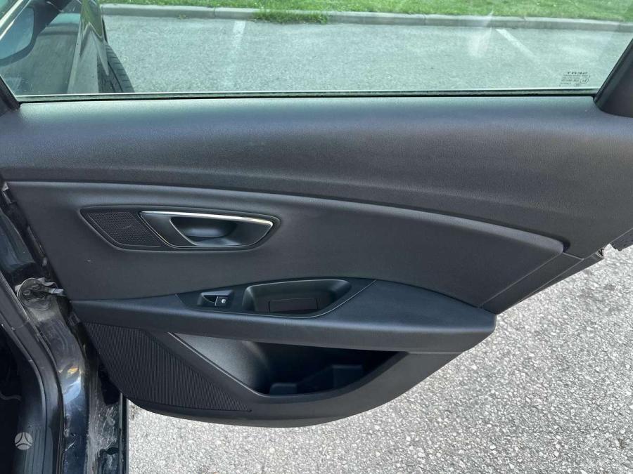 Grey SEAT Leon 2019 in Utena, with an engine capacity of 1.97 L and mileage of 289 thousand km for 8650 €, photo 18 on AUTOMOTO.COM.LV