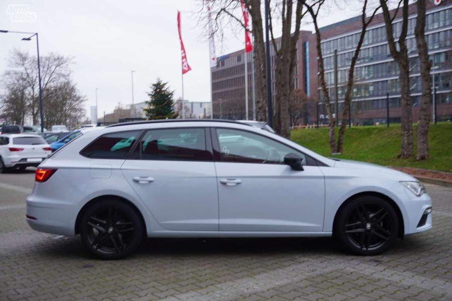 Grey SEAT Leon 2020 in Kaunas, with an engine capacity of 1.50 L and mileage of 49 thousand km for 23379 €, photo 5 on AUTOMOTO.COM.LV