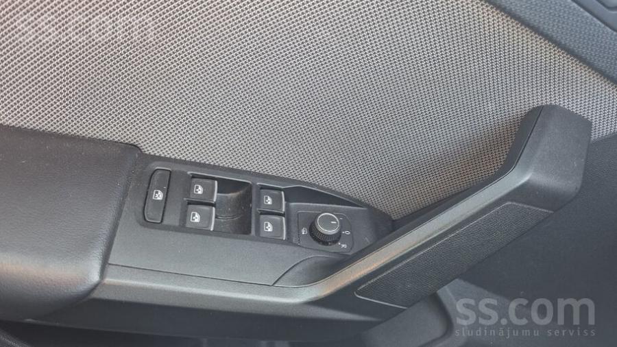 Grey SEAT Leon 2021 in Riga, with an engine capacity of 1.50 L and mileage of 200 thousand km for 13100 €, photo 9 on AUTOMOTO.COM.LV