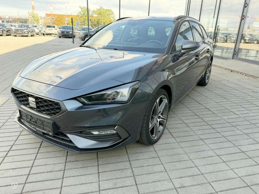 Grey SEAT Leon 2022 in Kaunas, with an engine capacity of 1.00 L and mileage of 201 thousand km for 11900 €, photo 1 on AUTOMOTO.COM.LV