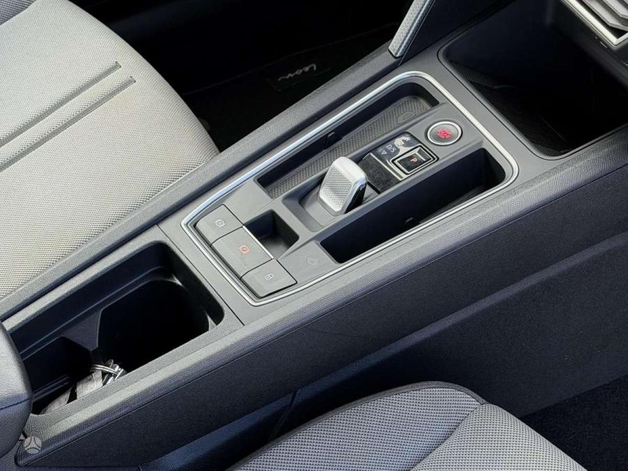 Grey SEAT Leon 2022 in Taurage, with an engine capacity of 1.97 L and mileage of 230 thousand km for 10600 €, photo 44 on AUTOMOTO.COM.LV